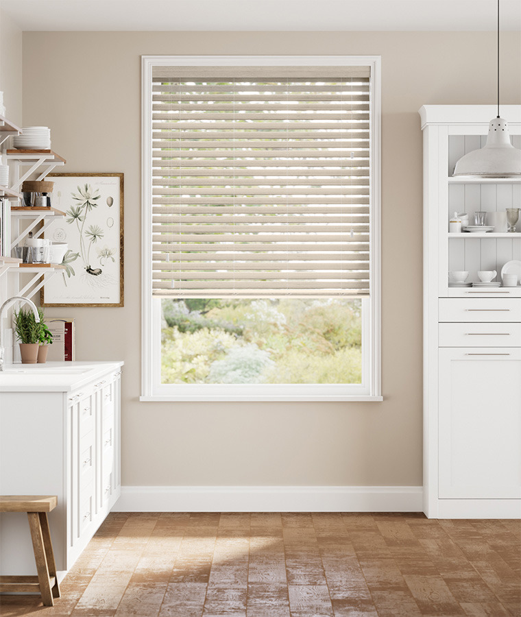 Store vénitien pvc imitation bois sur mesure - Stores Discount