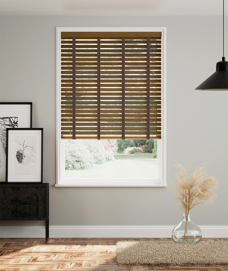 Store vénitien pvc imitation bois sur mesure - Stores Discount